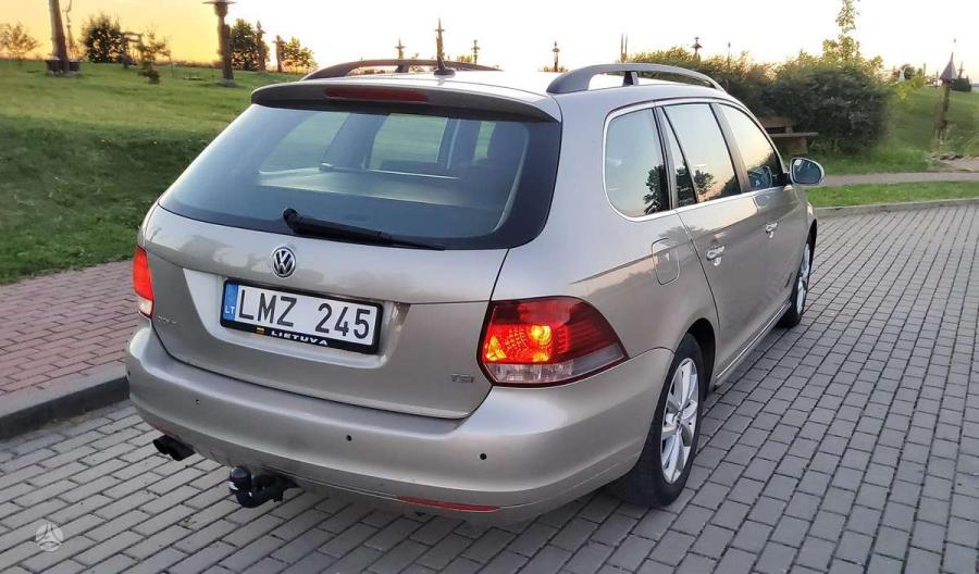 Yellow Volkswagen Golf 2012 in Trakai, with an engine capacity of 1.39 L and mileage of 346 thousand km for 4450 €, photo 3 on AUTOMOTO.COM.LV