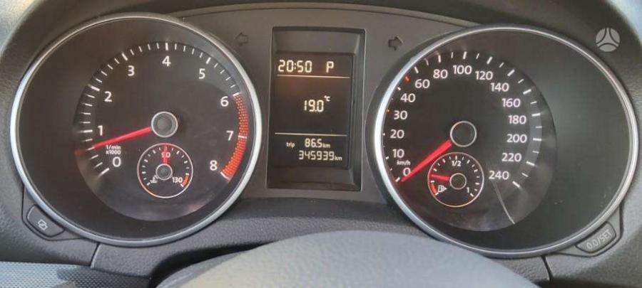 Yellow Volkswagen Golf 2012 in Trakai, with an engine capacity of 1.39 L and mileage of 346 thousand km for 4450 €, photo 6 on AUTOMOTO.COM.LV