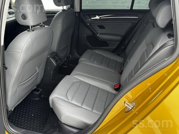 Yellow Volkswagen Golf 2018 in Riga, with an engine capacity of 2.00 L and mileage of 264 thousand km for 12900 €, photo 10 on AUTOMOTO.COM.LV