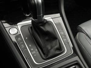 Dzeltens Volkswagen Golf 2018 Rīga, ar dzinēja tilpumu 2.00 L un nobraukumu 264 tūkst. km par 11900 €, foto 19 vietnē AUTOMOTO.COM.LV