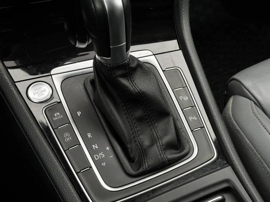 Dzeltens Volkswagen Golf 2018 Rīga, ar dzinēja tilpumu 2.00 L un nobraukumu 264 tūkst. km par 11900 €, foto 19 vietnē AUTOMOTO.COM.LV