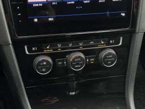 Dzeltens Volkswagen Golf 2018 Rīga, ar dzinēja tilpumu 2.00 L un nobraukumu 264 tūkst. km par 11900 €, foto 20 vietnē AUTOMOTO.COM.LV