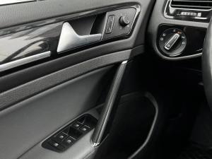 Dzeltens Volkswagen Golf 2018 Rīga, ar dzinēja tilpumu 2.00 L un nobraukumu 264 tūkst. km par 11900 €, foto 26 vietnē AUTOMOTO.COM.LV