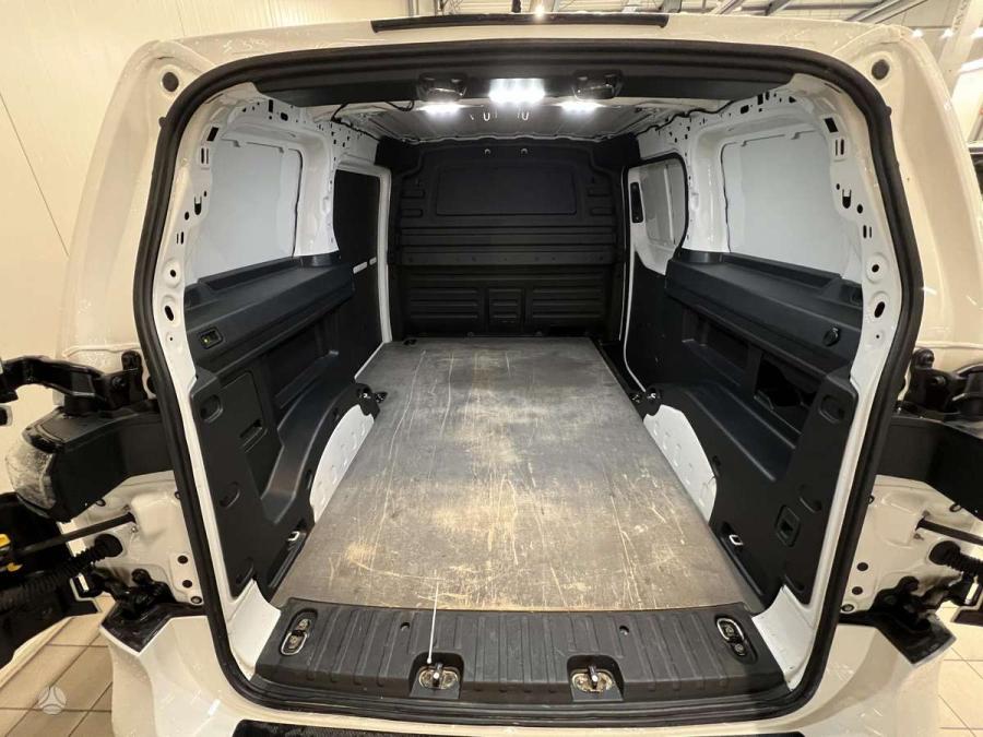 White Volkswagen ID. Buzz 2024 in Kaunas, with an engine capacity of 0.00 L and mileage of 93 thousand km for 29500 €, photo 10 on AUTOMOTO.COM.LV