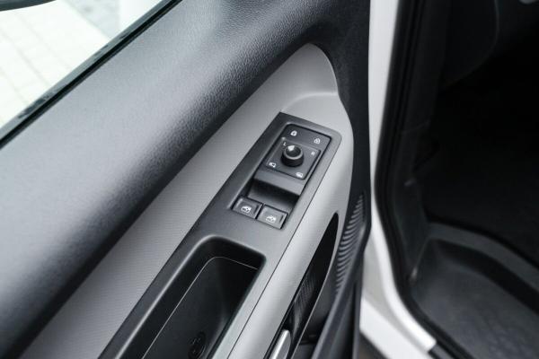 Volkswagen ID. Buzz 2024 Mārupe vietnē Balts Volkswagen ID. Buzz 2024 Mārupe, ar dzinēja tilpumu 0.00 L un nobraukumu 47 tūkst. km par 39900 €, foto 8 vietnē AUTOMOTO.COM.LV