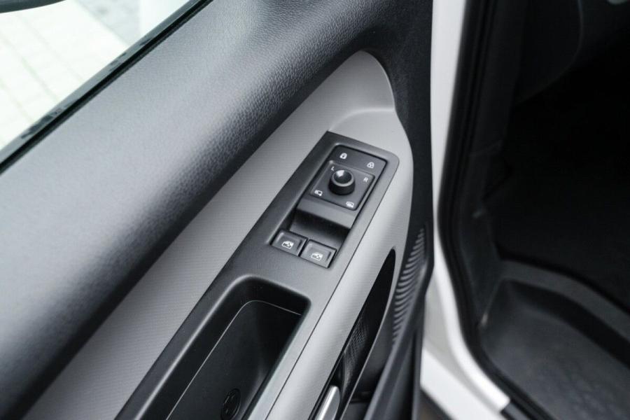 Balts Volkswagen ID. Buzz 2024 Mārupe, ar dzinēja tilpumu 0.00 L un nobraukumu 47 tūkst. km par 39900 €, foto 8 vietnē AUTOMOTO.COM.LV