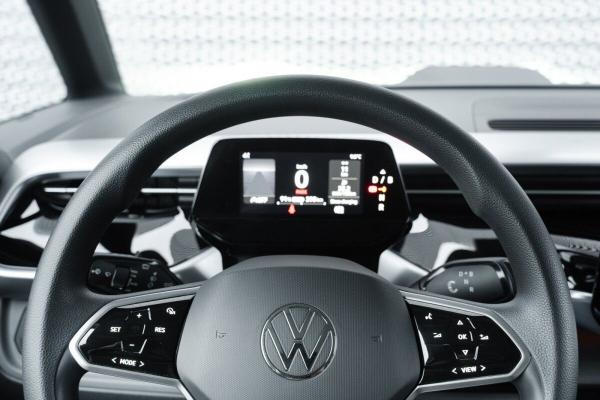 Volkswagen ID. Buzz 2024 Mārupe vietnē Balts Volkswagen ID. Buzz 2024 Mārupe, ar dzinēja tilpumu 0.00 L un nobraukumu 47 tūkst. km par 39900 €, foto 10 vietnē AUTOMOTO.COM.LV