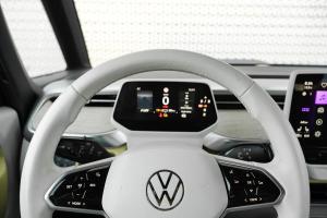 Yellow Volkswagen ID. Buzz 2023 in Marupe, with an engine capacity of 0.00 L and mileage of 93 thousand km for 39900 €, photo 16 on AUTOMOTO.COM.LV