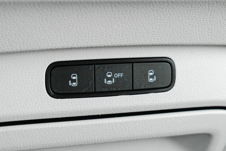 Yellow Volkswagen ID. Buzz 2023 in Marupe, with an engine capacity of 0.00 L and mileage of 93 thousand km for 39900 €, photo 27 on AUTOMOTO.COM.LV