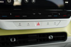 Yellow Volkswagen ID. Buzz 2023 in Marupe, with an engine capacity of 0.00 L and mileage of 93 thousand km for 39900 €, photo 28 on AUTOMOTO.COM.LV