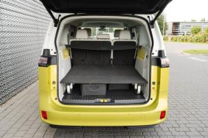 Yellow Volkswagen ID. Buzz 2023 in Marupe, with an engine capacity of 0.00 L and mileage of 93 thousand km for 39900 €, photo 34 on AUTOMOTO.COM.LV