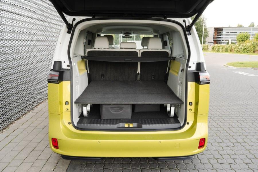 Yellow Volkswagen ID. Buzz 2023 in Marupe, with an engine capacity of 0.00 L and mileage of 93 thousand km for 39900 €, photo 34 on AUTOMOTO.COM.LV