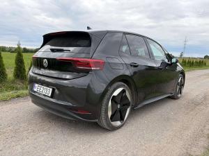 Black Volkswagen ID.3 2020 in Kaunas, with an engine capacity of 0.00 L and mileage of 118 thousand km for 16990 €, photo 5 on AUTOMOTO.COM.LV