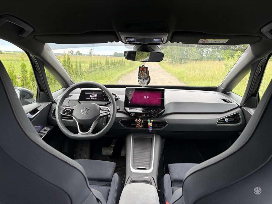 Black Volkswagen ID.3 2020 in Kaunas, with an engine capacity of 0.00 L and mileage of 118 thousand km for 16990 €, photo 12 on AUTOMOTO.COM.LV