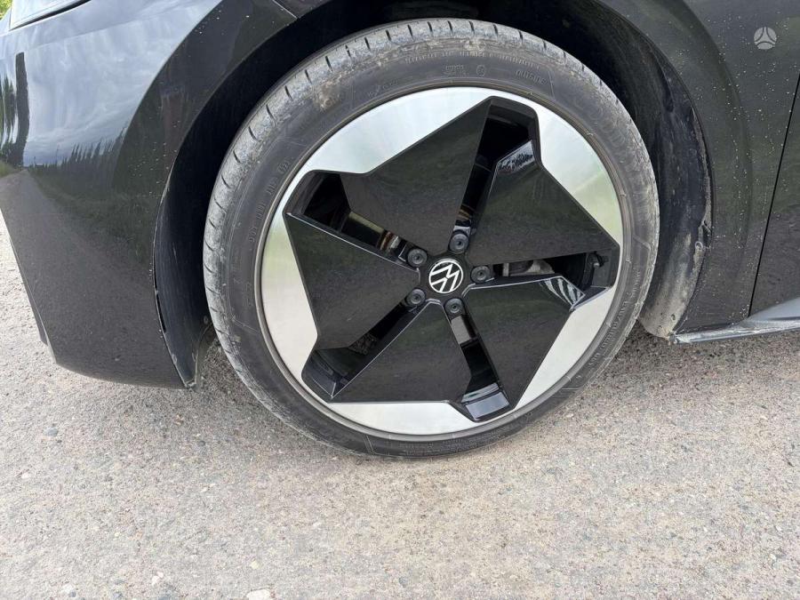 Black Volkswagen ID.3 2020 in Kaunas, with an engine capacity of 0.00 L and mileage of 118 thousand km for 16990 €, photo 16 on AUTOMOTO.COM.LV