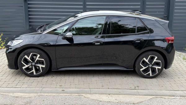 Melns Volkswagen ID.3 2023 Jonava, ar dzinēja tilpumu 0.00 L un nobraukumu 63 tūkst. km par 23400 €, foto 2 vietnē AUTOMOTO.COM.LV