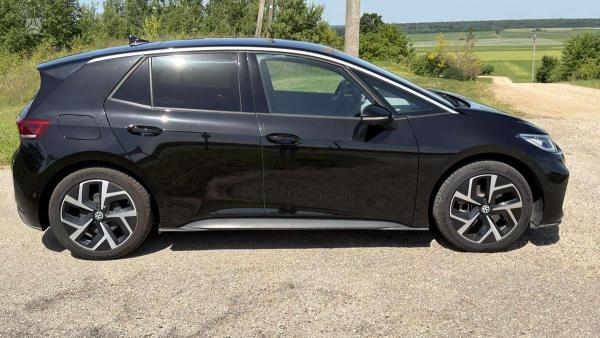 Melns Volkswagen ID.3 2023 Jonava, ar dzinēja tilpumu 0.00 L un nobraukumu 60 tūkst. km par 22600 €, foto 4 vietnē AUTOMOTO.COM.LV