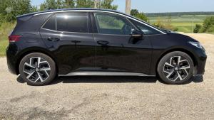 Black Volkswagen ID.3 2023 in Jonava, with an engine capacity of 0.00 L and mileage of 63 thousand km for 20700 €, photo 16 on AUTOMOTO.COM.LV