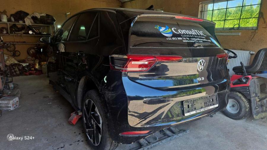 Black Volkswagen ID.3 2025 in Taurage, with an engine capacity of 0.00 L and mileage of 14 thousand km for 6600 €, photo 3 on AUTOMOTO.COM.LV