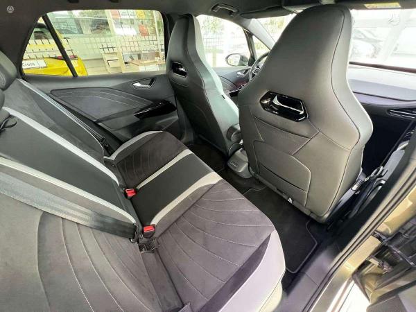 Green Volkswagen ID.3 2023 in Kaunas, with an engine capacity of 0.00 L and mileage of 28 thousand km for 32900 €, photo 9 on AUTOMOTO.COM.LV