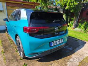 Green Volkswagen ID.3 2020 in Tallinn, with an engine capacity of 0.00 L and mileage of 163 thousand km for 16500 €, photo 7 on AUTOMOTO.COM.LV
