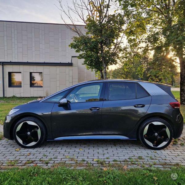 Pelēks Volkswagen ID.3 2020 Tauragė, ar dzinēja tilpumu 0.00 L un nobraukumu 12 tūkst. km par 21950 €, foto 1 vietnē AUTOMOTO.COM.LV