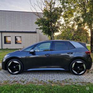Pelēks Volkswagen ID.3 2020 Tauragė, ar dzinēja tilpumu 0.00 L un nobraukumu 12 tūkst. km par 21950 €, foto  vietnē AUTOMOTO.COM.LV
