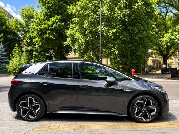 Pelēks Volkswagen ID.3 2020 Viļņa, ar dzinēja tilpumu 0.00 L un nobraukumu 166 tūkst. km par 15850 €, foto 2 vietnē AUTOMOTO.COM.LV