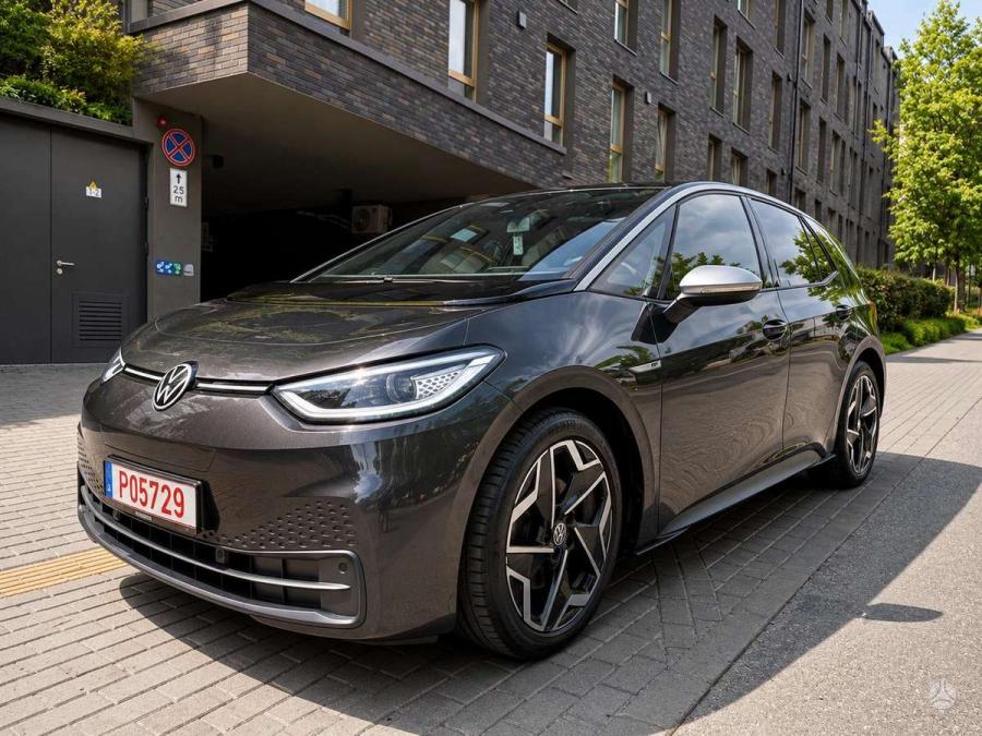 Pelēks Volkswagen ID.3 2020 Viļņa, ar dzinēja tilpumu 0.00 L un nobraukumu 166 tūkst. km par 15850 €, foto 1 vietnē AUTOMOTO.COM.LV