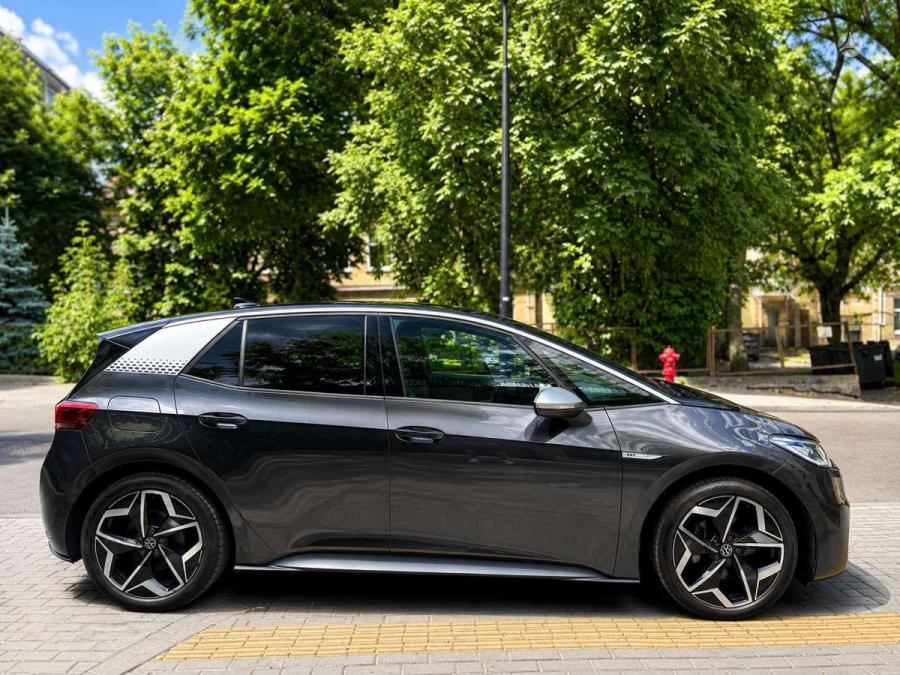 Pelēks Volkswagen ID.3 2020 Viļņa, ar dzinēja tilpumu 0.00 L un nobraukumu 166 tūkst. km par 15850 €, foto 3 vietnē AUTOMOTO.COM.LV