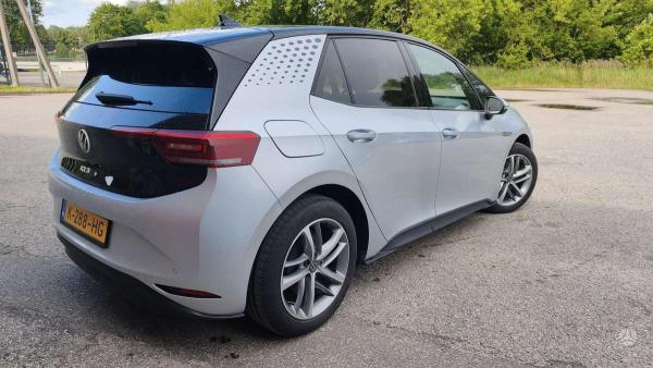 Pelēks Volkswagen ID.3 2020 Panevēža, ar dzinēja tilpumu 0.00 L un nobraukumu 41 tūkst. km par 17500 €, foto 3 vietnē AUTOMOTO.COM.LV