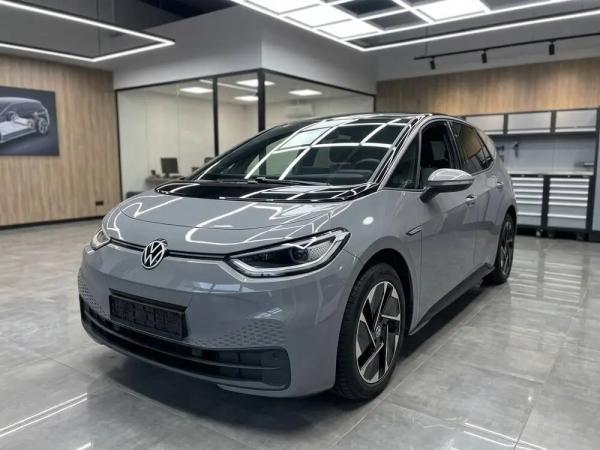Grey Volkswagen ID.3 2020 in Riga, with an engine capacity of 0.00 L and mileage of 100 thousand km for 18990 €, photo 1 on AUTOMOTO.COM.LV
