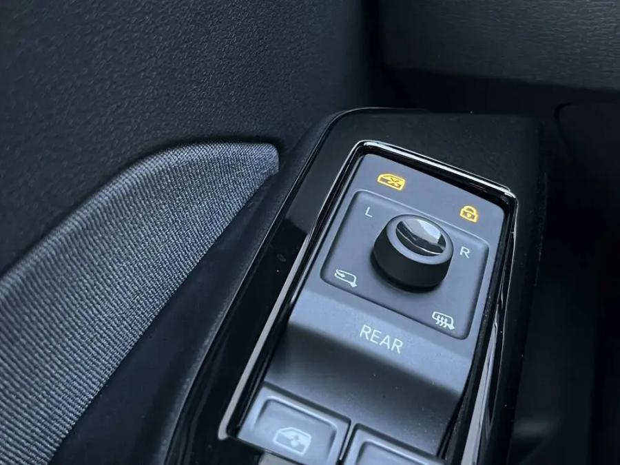 Pelēks Volkswagen ID.3 2020 Rīga, ar dzinēja tilpumu 0.00 L un nobraukumu 100 tūkst. km par 18990 €, foto 17 vietnē AUTOMOTO.COM.LV