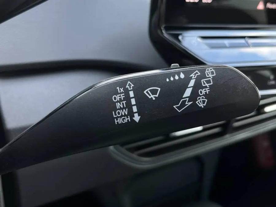 Pelēks Volkswagen ID.3 2020 Rīga, ar dzinēja tilpumu 0.00 L un nobraukumu 100 tūkst. km par 18990 €, foto 22 vietnē AUTOMOTO.COM.LV