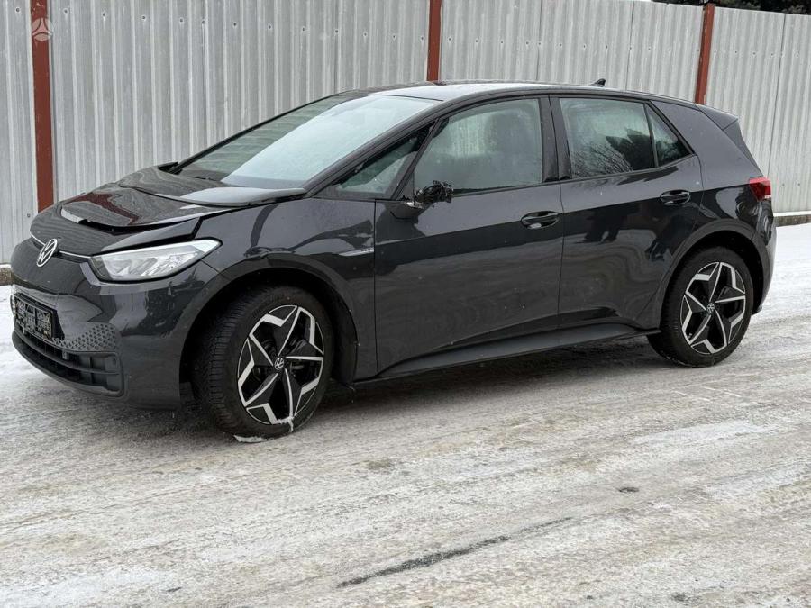 Pelēks Volkswagen ID.3 2021 Vilkaviškis, ar dzinēja tilpumu 0.00 L un nobraukumu 32 tūkst. km par 8800 €, foto 3 vietnē AUTOMOTO.COM.LV