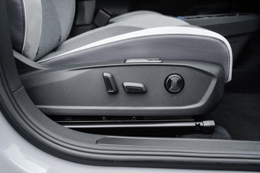 Pelēks Volkswagen ID.3 2021 Rīga, ar dzinēja tilpumu 0.00 L un nobraukumu 64 tūkst. km par 24900 €, foto 9 vietnē AUTOMOTO.COM.LV