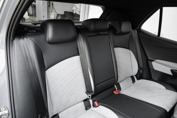 Pelēks Volkswagen ID.3 2023 Rīga, ar dzinēja tilpumu 0.00 L un nobraukumu 22 tūkst. km par 26800 €, foto 7 vietnē AUTOMOTO.COM.LV