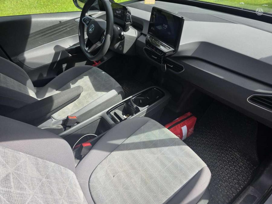 Grey Volkswagen ID.3 2023 in Pasvalys, with an engine capacity of 0.00 L and mileage of 53 thousand km for 17999 €, photo 9 on AUTOMOTO.COM.LV