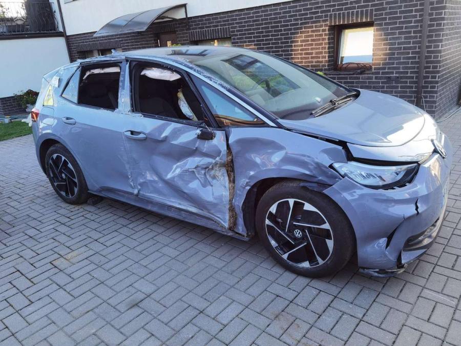 Pelēks Volkswagen ID.3 2025 Kauņa, ar dzinēja tilpumu 0.00 L un nobraukumu 7 tūkst. km par 12900 €, foto 24 vietnē AUTOMOTO.COM.LV