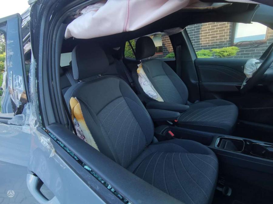 Pelēks Volkswagen ID.3 2025 Kauņa, ar dzinēja tilpumu 0.00 L un nobraukumu 7 tūkst. km par 12900 €, foto 28 vietnē AUTOMOTO.COM.LV