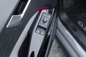 Pelēks Volkswagen ID.3 2021 Rīga, ar dzinēja tilpumu 0.00 L un nobraukumu 56 tūkst. km par 25500 €, foto 12 vietnē AUTOMOTO.COM.LV