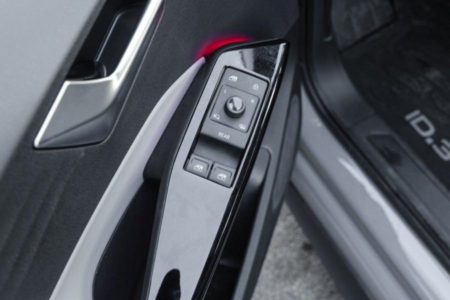 Pelēks Volkswagen ID.3 2021 Rīga, ar dzinēja tilpumu 0.00 L un nobraukumu 56 tūkst. km par 25500 €, foto 12 vietnē AUTOMOTO.COM.LV