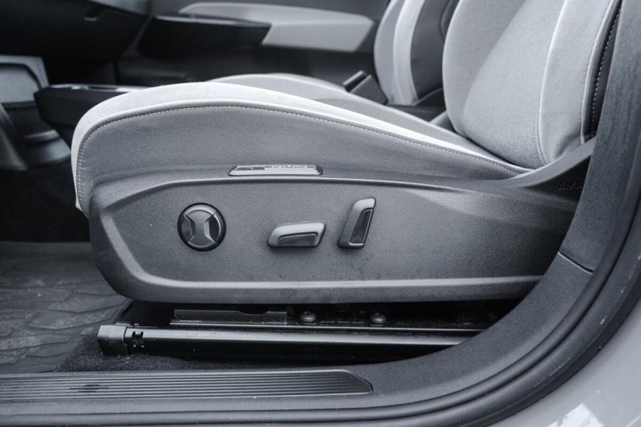 Pelēks Volkswagen ID.3 2021 Rīga, ar dzinēja tilpumu 0.00 L un nobraukumu 56 tūkst. km par 25500 €, foto 13 vietnē AUTOMOTO.COM.LV