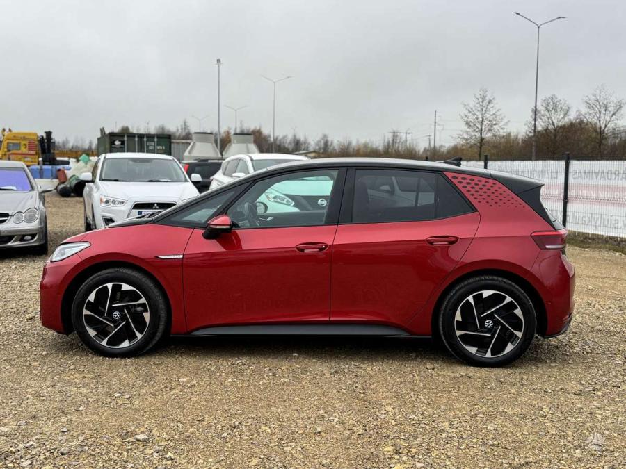 Red Volkswagen ID.3 2022 in Siauliai, with an engine capacity of 0.00 L and mileage of 28 thousand km for 19400 €, photo 8 on AUTOMOTO.COM.LV