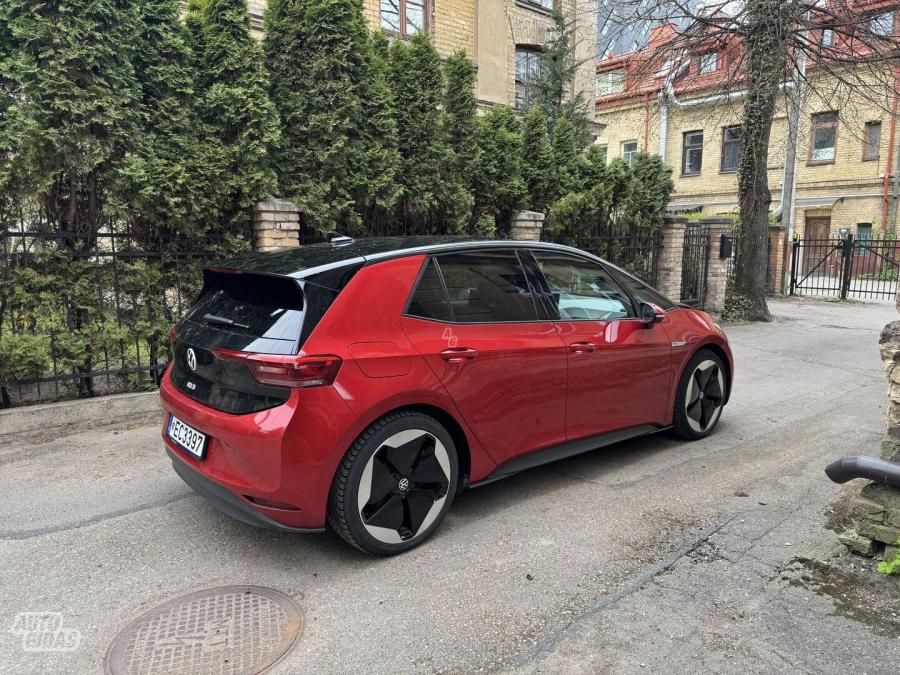 Red Volkswagen ID.3 2022 in Vilnius, with an engine capacity of 0.00 L and mileage of 116 thousand km for 15700 €, photo 1 on AUTOMOTO.COM.LV