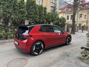 Red Volkswagen ID.3 2022 in Vilnius, with an engine capacity of 0.00 L and mileage of 116 thousand km for 15700 €, photo 3 on AUTOMOTO.COM.LV