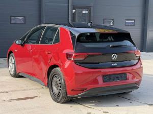 Red Volkswagen ID.3 2022 in Kaunas, with an engine capacity of 0.00 L and mileage of 151 thousand km for 12850 €, photo 4 on AUTOMOTO.COM.LV