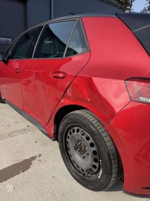 Red Volkswagen ID.3 2022 in Kaunas, with an engine capacity of 0.00 L and mileage of 151 thousand km for 12850 €, photo 8 on AUTOMOTO.COM.LV
