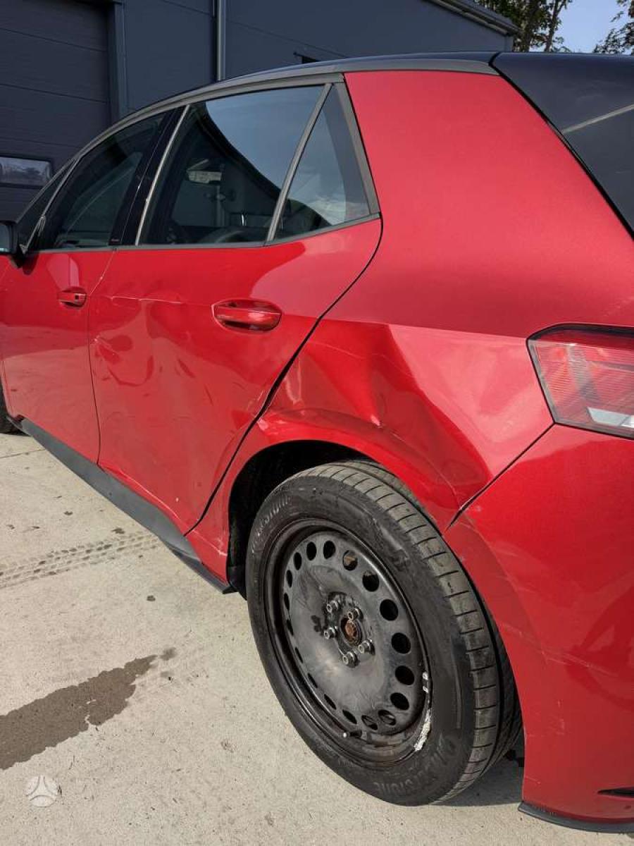 Red Volkswagen ID.3 2022 in Kaunas, with an engine capacity of 0.00 L and mileage of 151 thousand km for 12850 €, photo 8 on AUTOMOTO.COM.LV