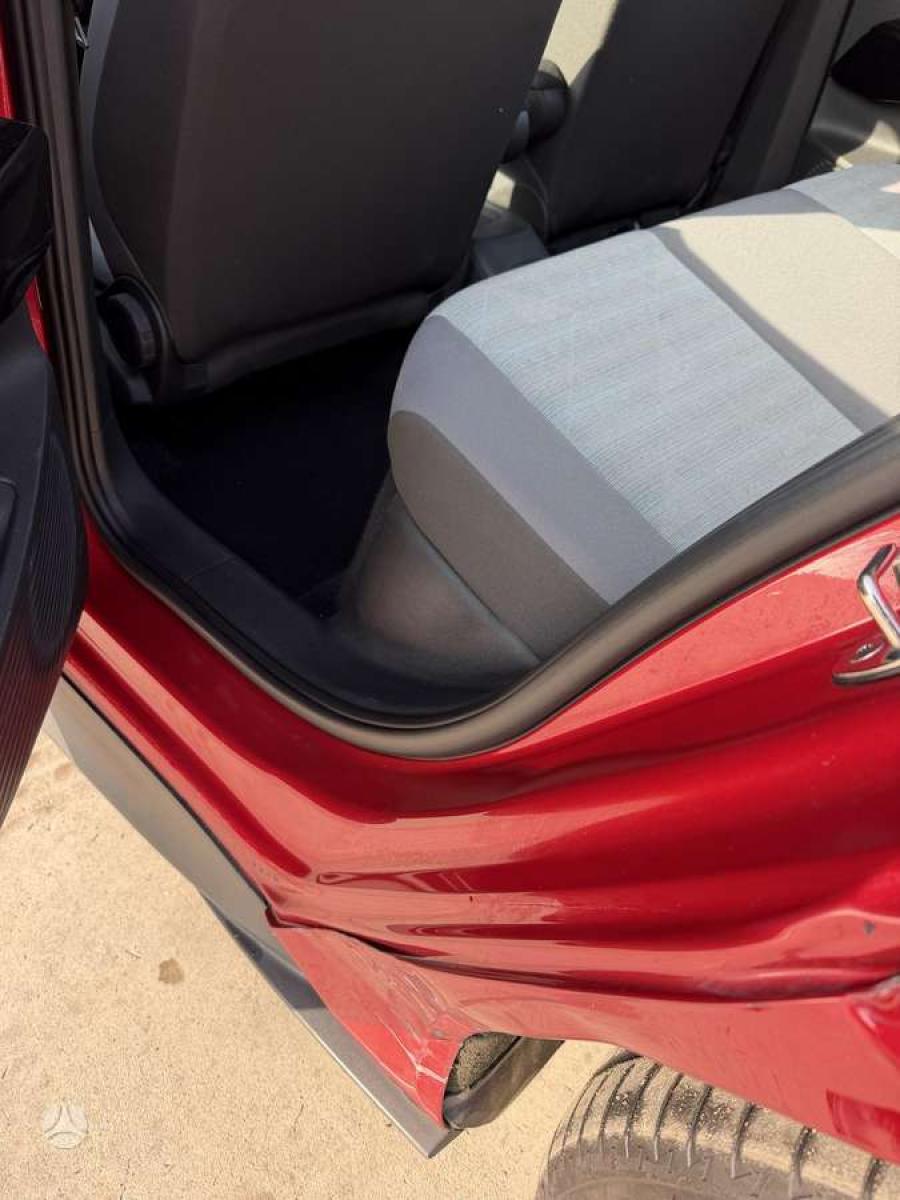 Red Volkswagen ID.3 2022 in Kaunas, with an engine capacity of 0.00 L and mileage of 151 thousand km for 12850 €, photo 9 on AUTOMOTO.COM.LV